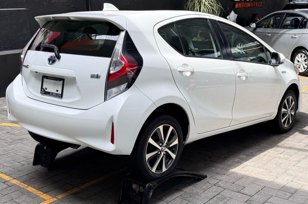 Toyota Prius C Hibrido 2020 - Bitar Automotriz