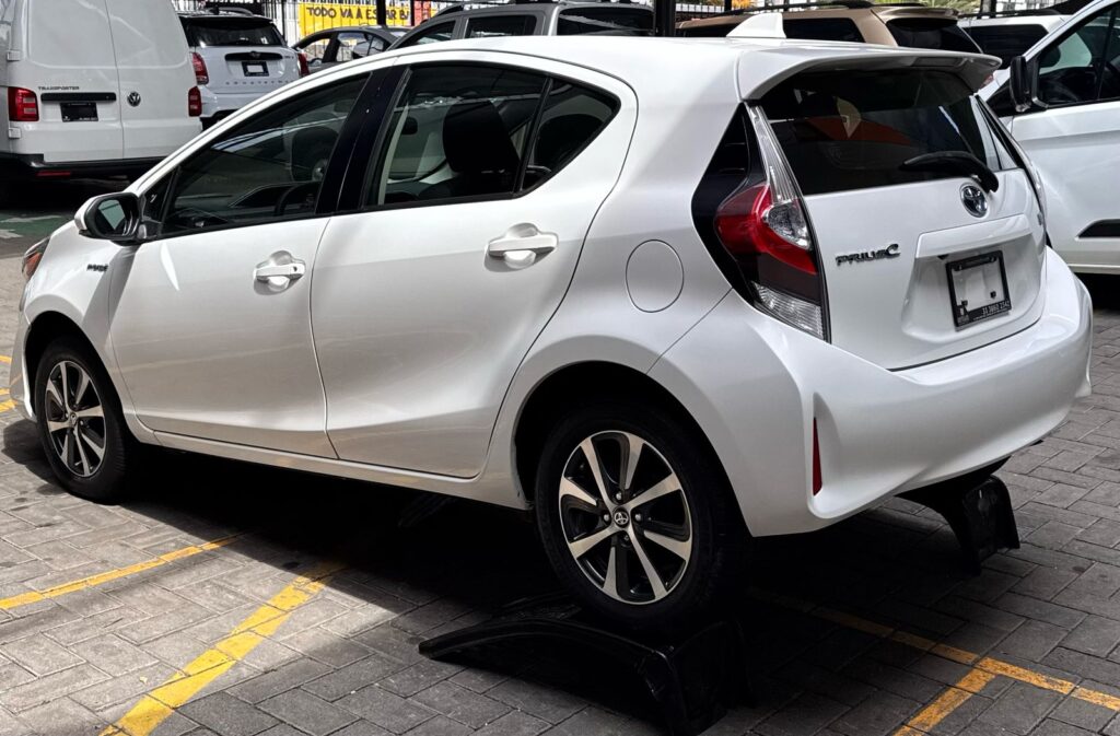Toyota Prius C Hibrido 2020 - Bitar Automotriz